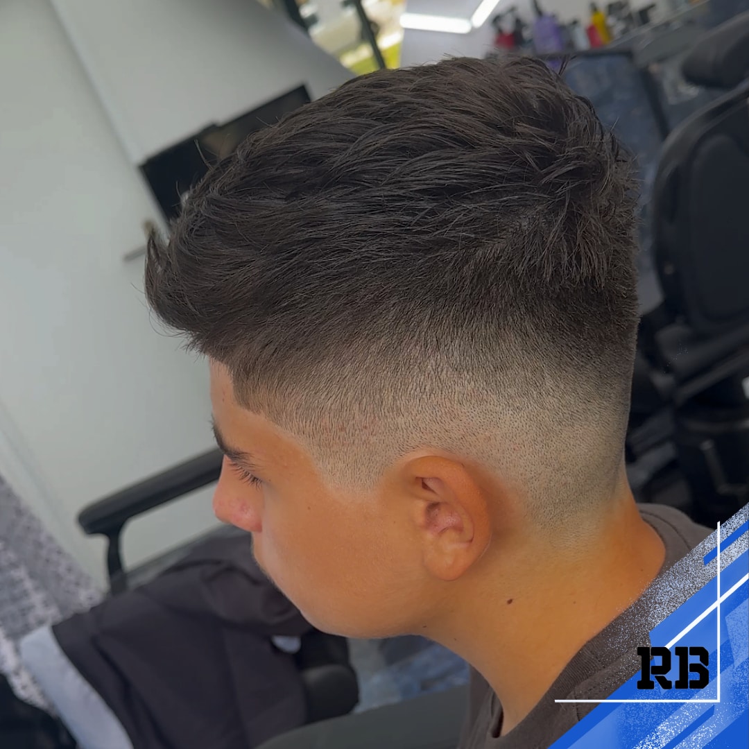 Texturovaný crop + drop fade / Barber v Praze | Realbarber.cz
